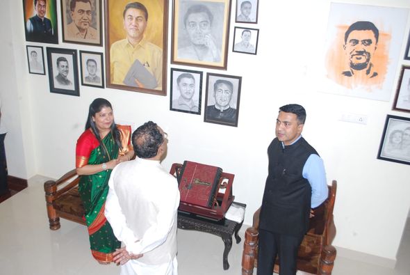 Governor, PS Sreedharan Pillai along with First Lady, Rita. S. Pillai ...