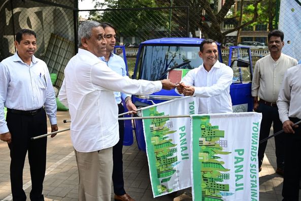 Minister for New & Renewable Energy, Sudin Dhavalikar in the presence of CCP Mayor, Rohit ...